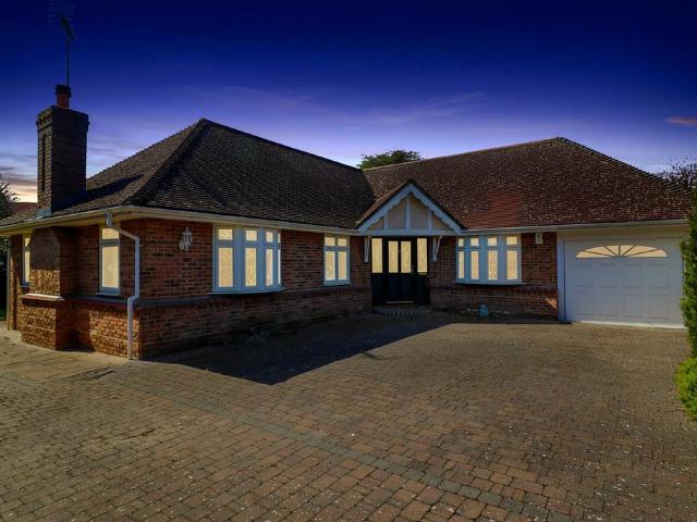 4 bedroom detached bungalow for sale