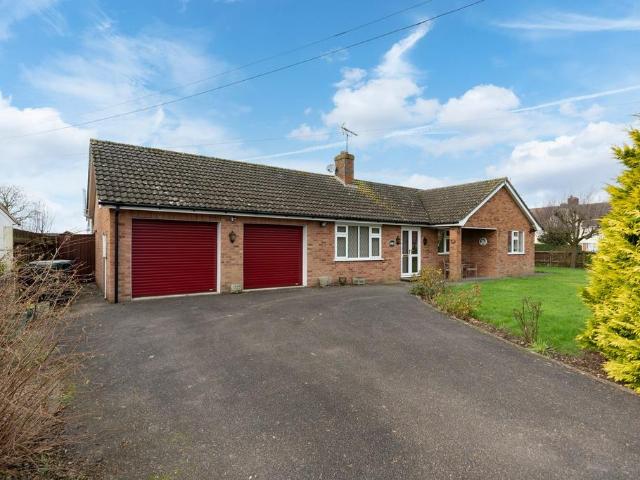 4 bedroom detached bungalow for sale