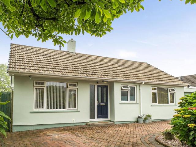 4 bedroom detached bungalow for sale