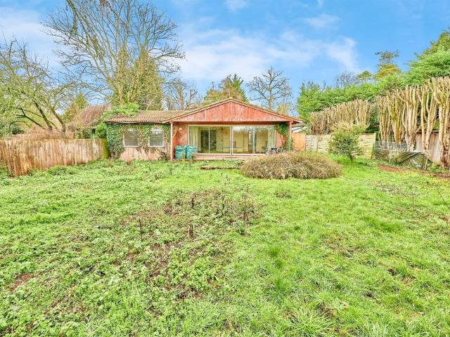 4 bedroom detached bungalow for sale