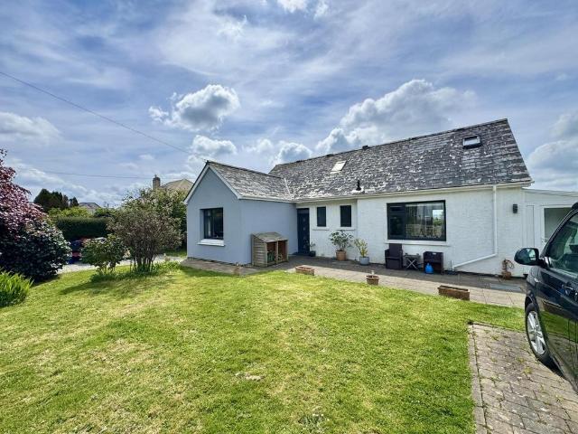 4 bedroom detached bungalow for sale