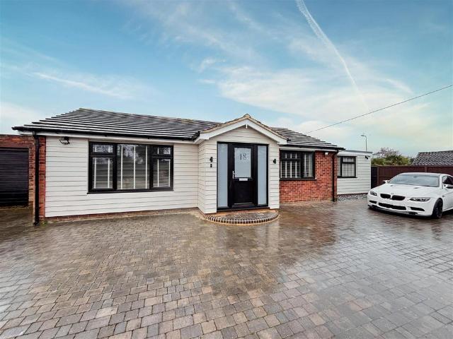 4 bedroom detached bungalow for sale