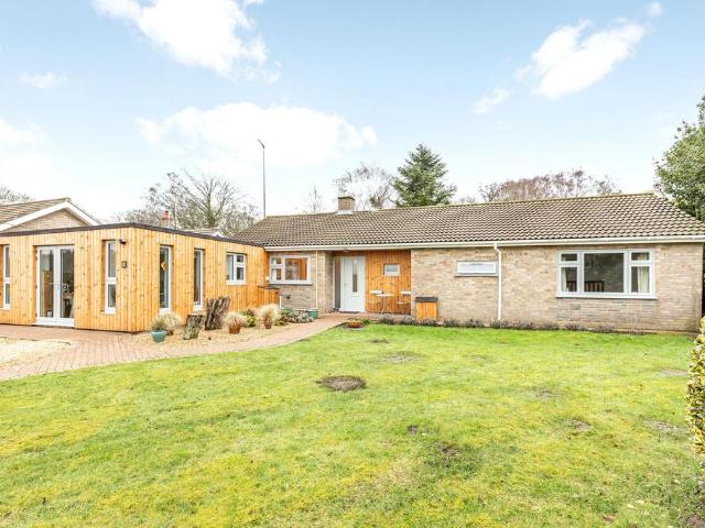 4 bedroom detached bungalow for sale