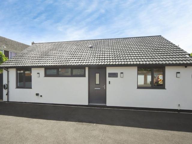 4 bedroom detached bungalow for sale
