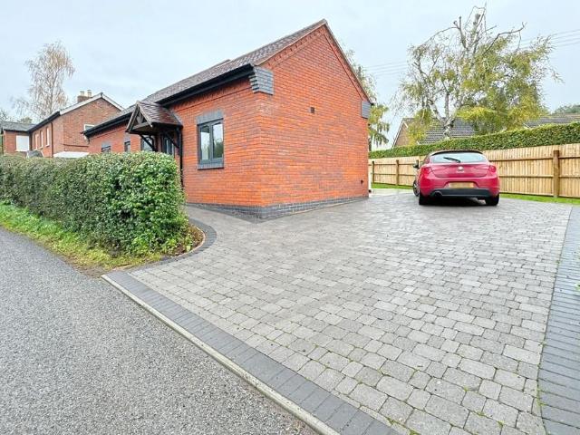 4 bedroom detached bungalow for sale