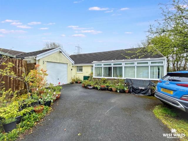 4 bedroom detached bungalow for sale