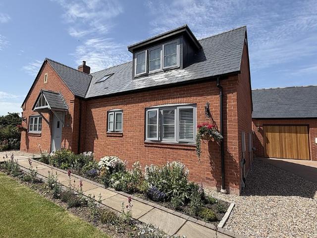 4 bedroom detached bungalow for sale
