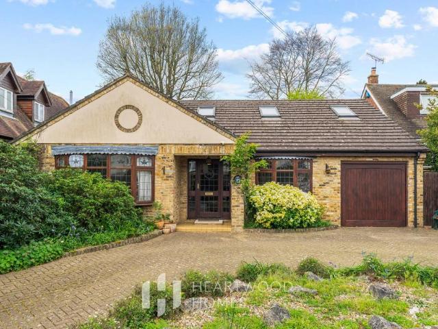 4 bedroom detached bungalow for sale