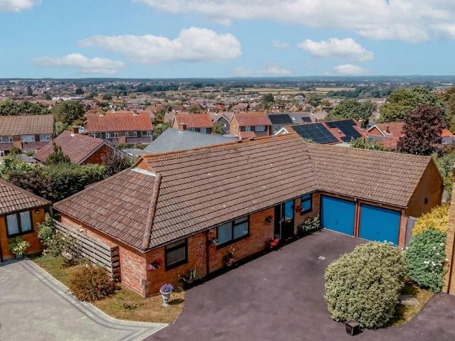 4 bedroom detached bungalow for sale