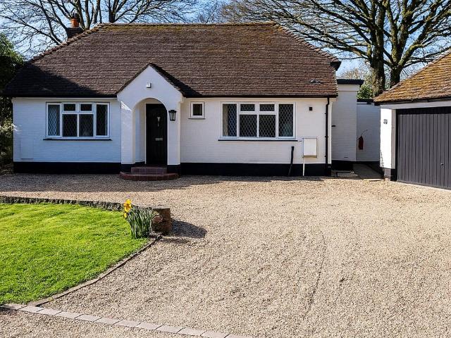 4 bedroom detached bungalow for sale