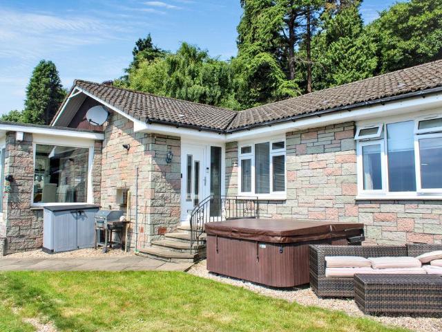 4 bedroom detached bungalow for sale