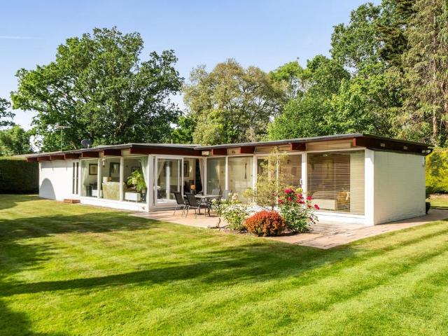 4 bedroom detached bungalow for sale