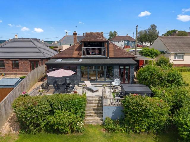 4 bedroom detached bungalow for sale