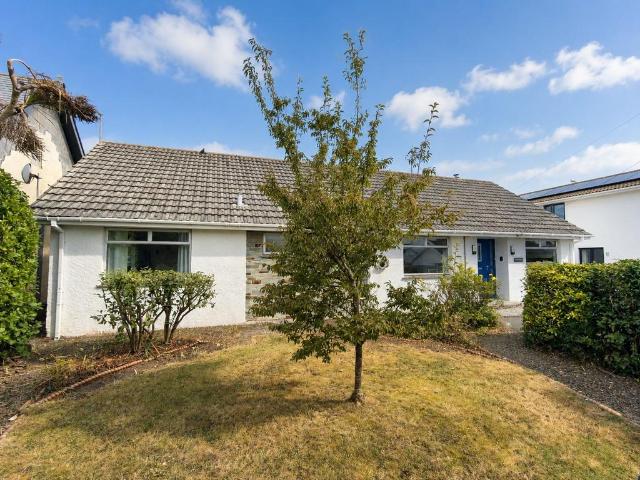 4 bedroom detached bungalow for sale