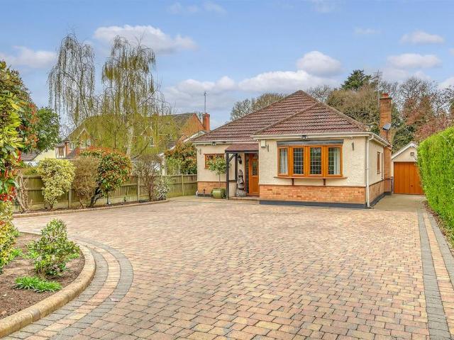 4 bedroom detached bungalow for sale