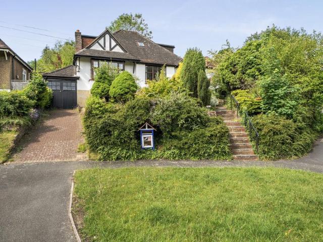 4 bedroom detached bungalow for sale