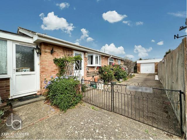 4 bedroom detached bungalow for sale