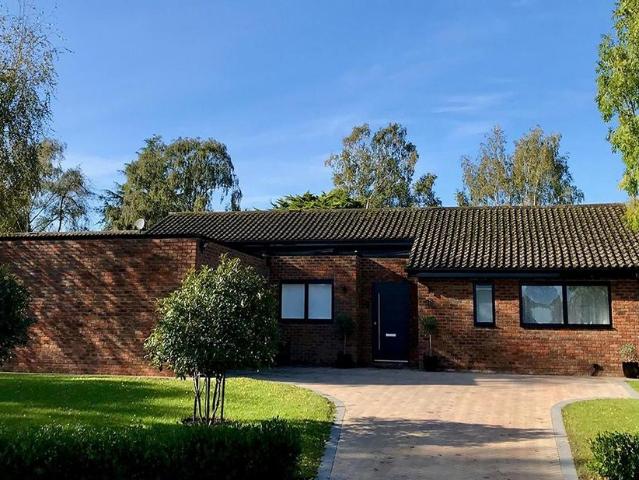 4 bedroom detached bungalow for sale