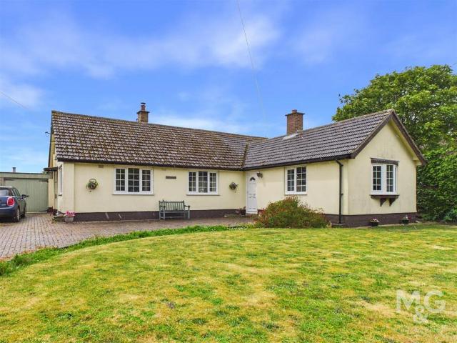 4 bedroom detached bungalow for sale