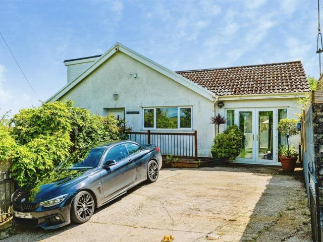 4 bedroom detached bungalow for sale