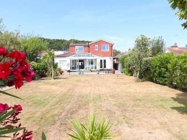 4 bedroom detached bungalow for sale