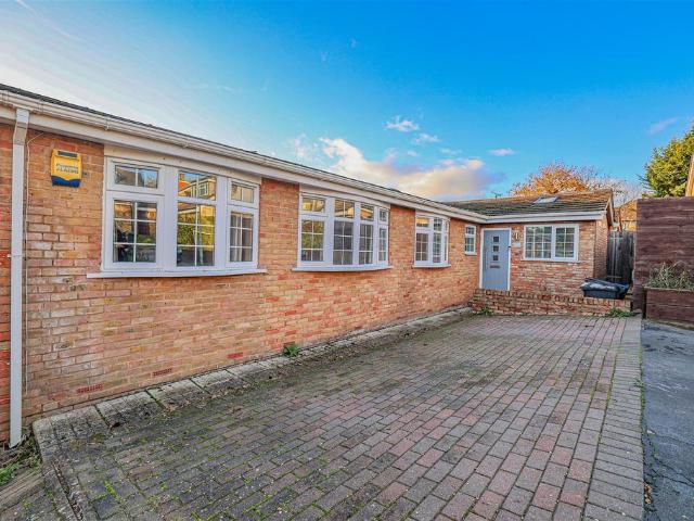 4 bedroom detached bungalow for sale
