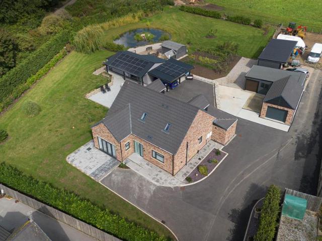 4 bedroom detached bungalow for sale