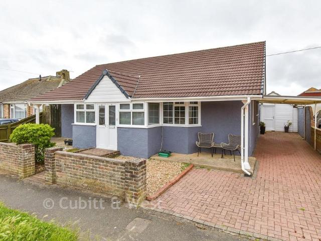 4 bedroom detached bungalow for sale