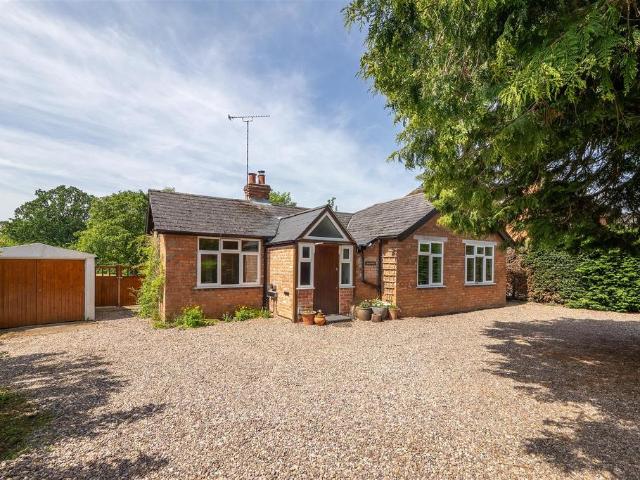 4 bedroom detached bungalow for sale