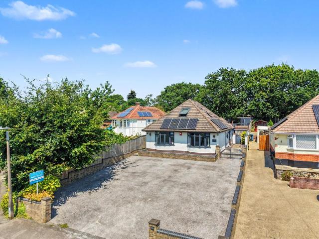 4 bedroom detached bungalow for sale