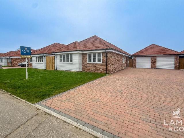 4 bedroom detached bungalow for sale