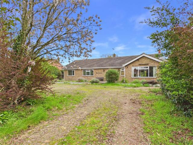 4 bedroom detached bungalow for sale