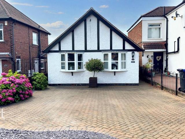 4 bedroom detached bungalow for sale