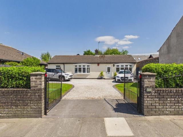 4 bedroom detached bungalow for sale