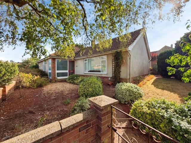4 bedroom detached bungalow for sale