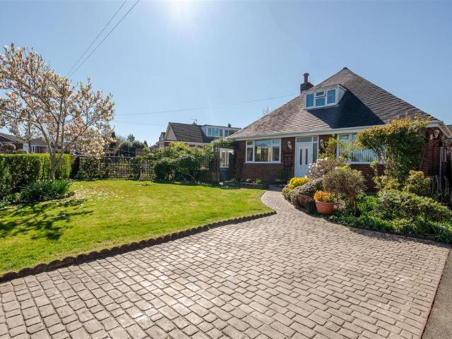 4 bedroom detached bungalow for sale