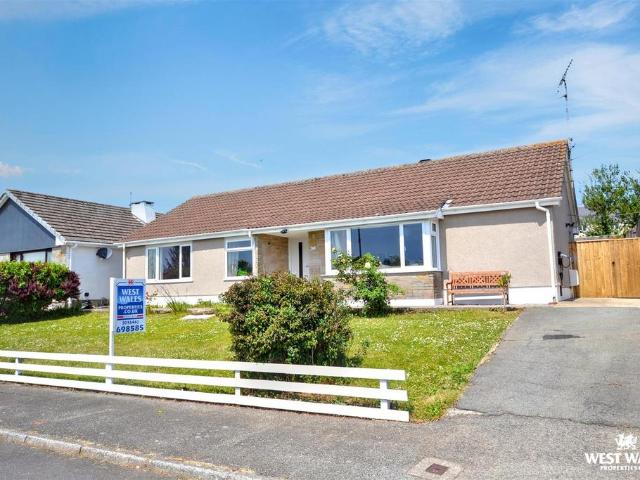4 bedroom detached bungalow for sale