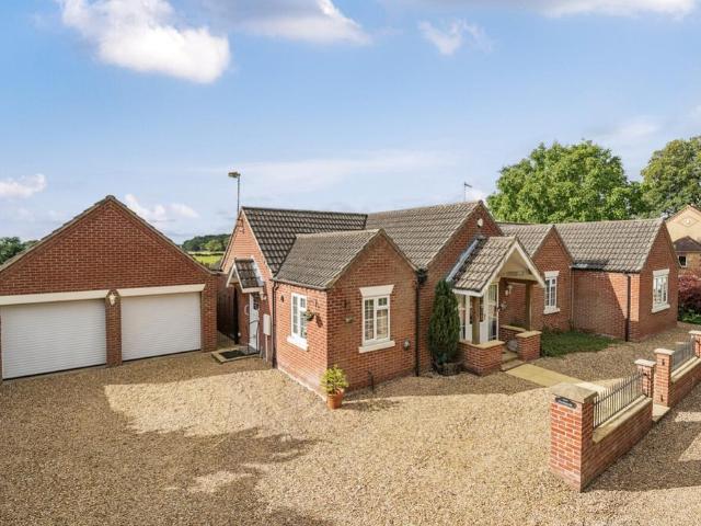 4 bedroom detached bungalow for sale
