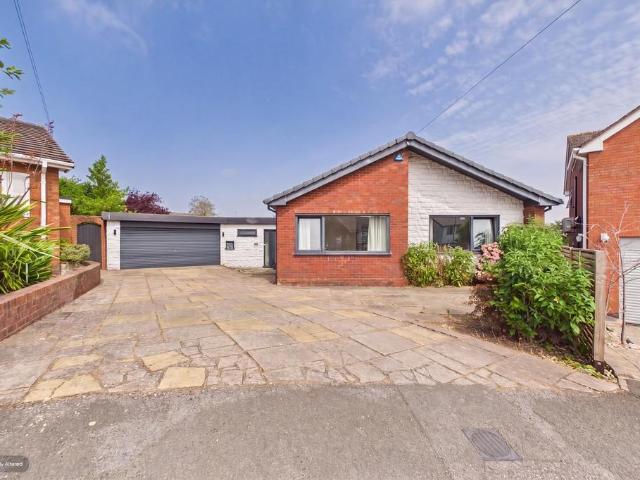 4 bedroom detached bungalow for sale