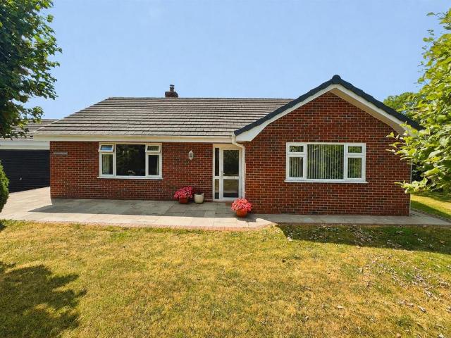4 bedroom detached bungalow for sale