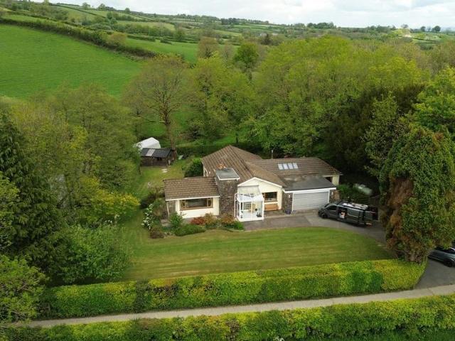 4 bedroom detached bungalow for sale