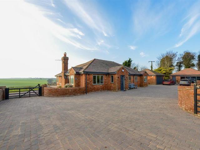 4 bedroom detached bungalow for sale