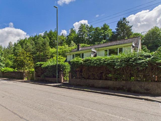4 bedroom detached bungalow for sale