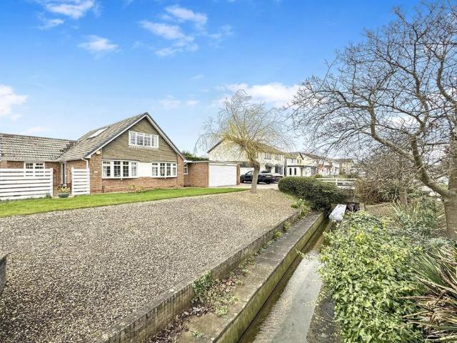 4 bedroom detached bungalow for sale