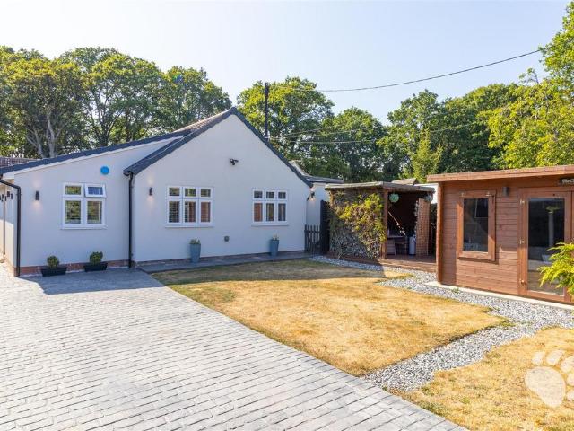 4 bedroom detached bungalow for sale