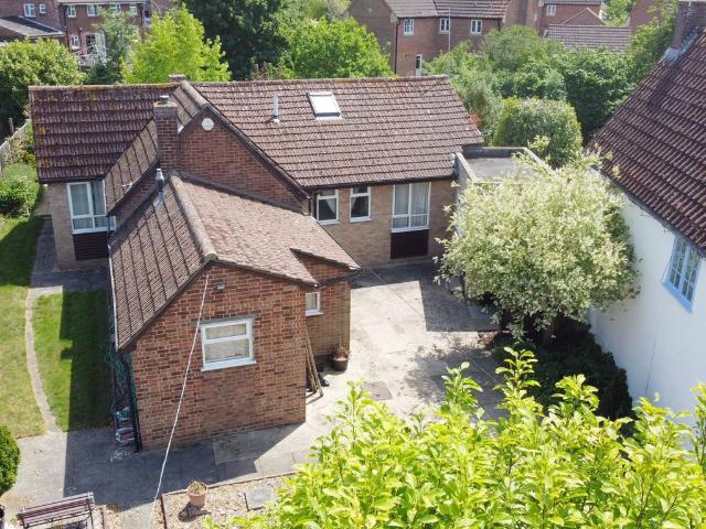 4 bedroom detached bungalow for sale