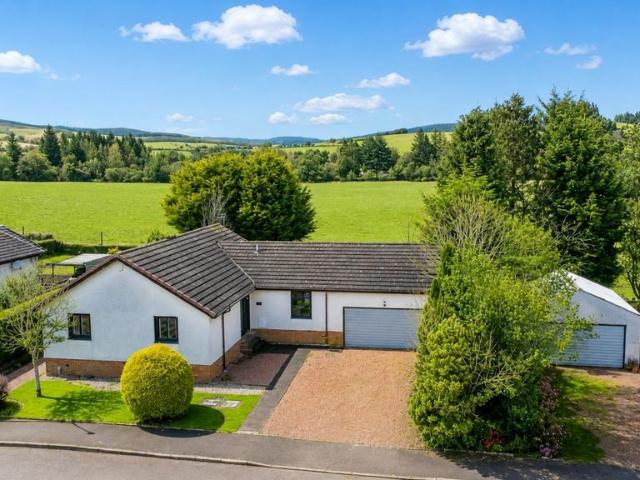 4 bedroom detached bungalow for sale