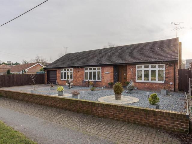 4 bedroom detached bungalow for sale