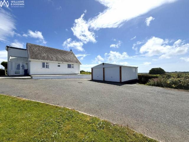 4 bedroom detached bungalow for sale