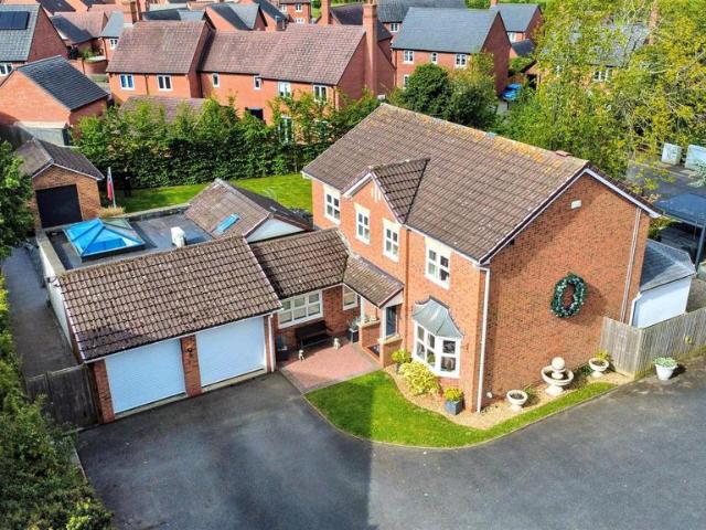 4 bedroom detached house for sale